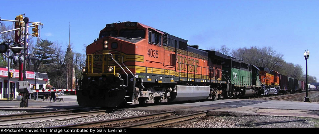 BNSF 4035, BNSF 7042 and BNSF 5935